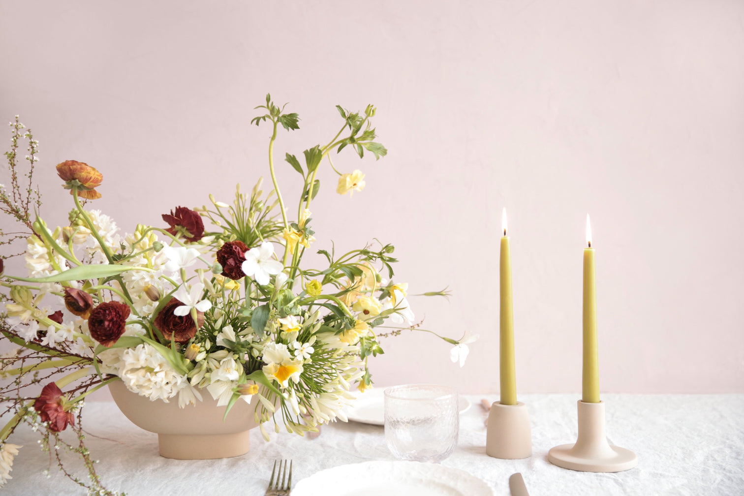 How to Arrange Flowers in a Short Vase – The Floral Society